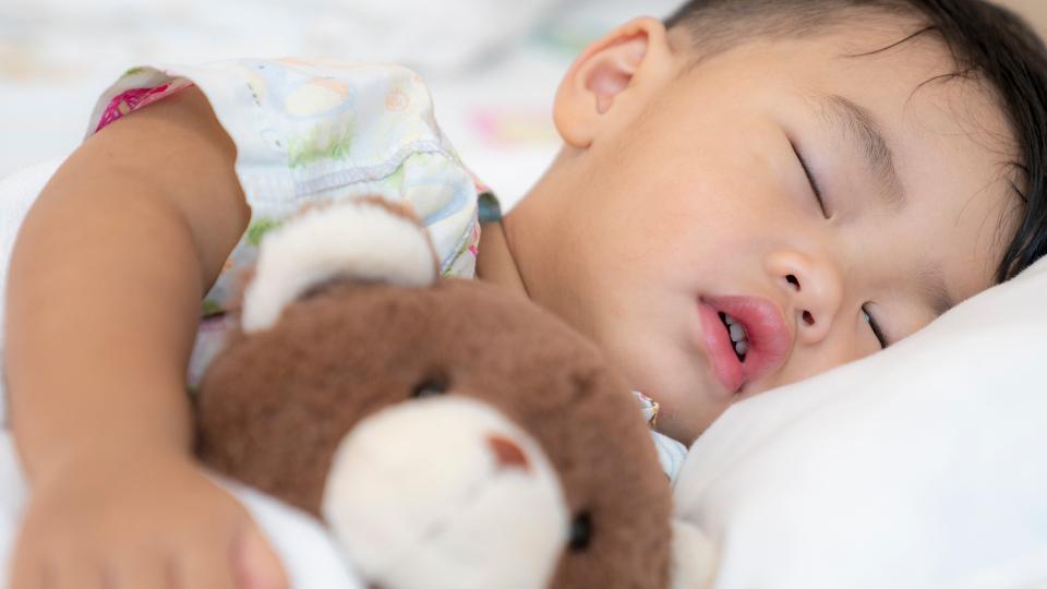 Screen Time, Kebiasaan Sebelum Tidur Anak Yang Punya Dampak Negatif ...